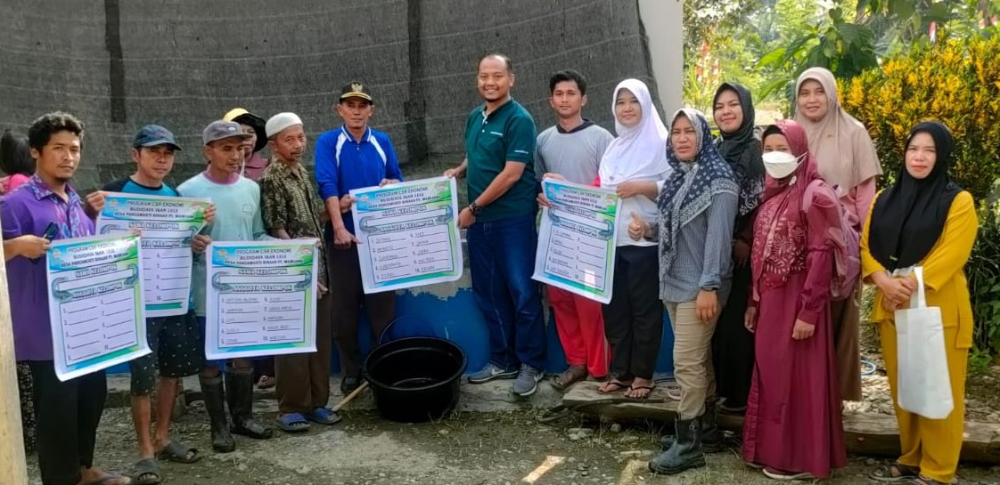 PT Mamuang Menyalurkan CSR ke Kader Posyandu dan Guru Honorer - Lintas ...